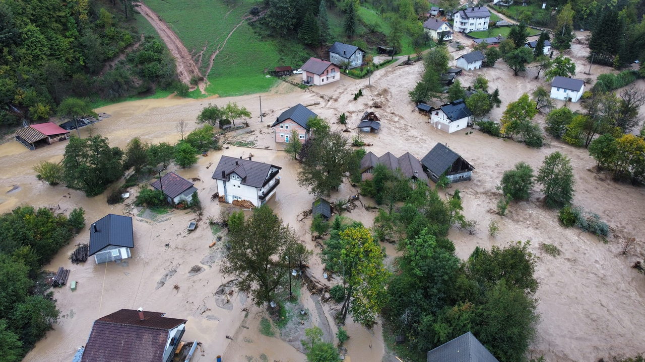 Poplave u BiH: Nivo vode raste, nezvanično ima i stradalih (VIDEO)